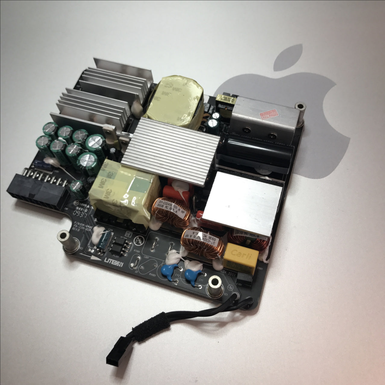 Byte av Power Supply iMac 27" 2009-2011 – Buyn AB